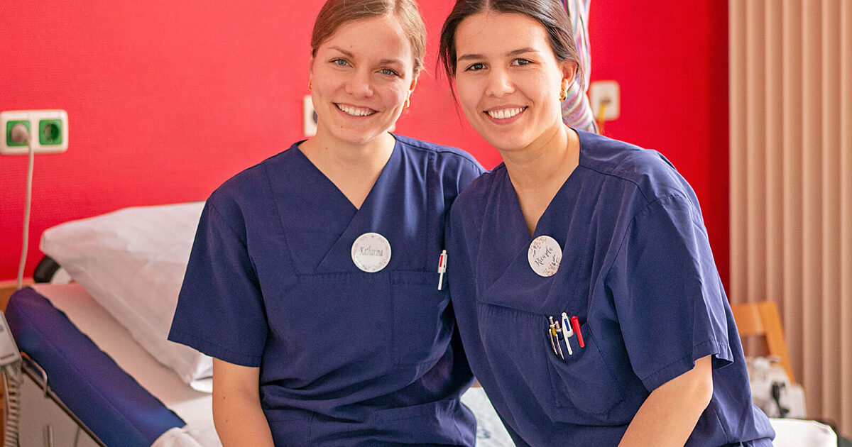 Würzburg: Erste Hebammen-Absolventinnen nach… | Radio Gong Würzburg