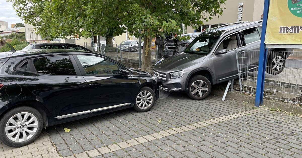 Ochsenfurt: Spektakulärer Unfall beim Ausparken | Radio Gong Würzburg